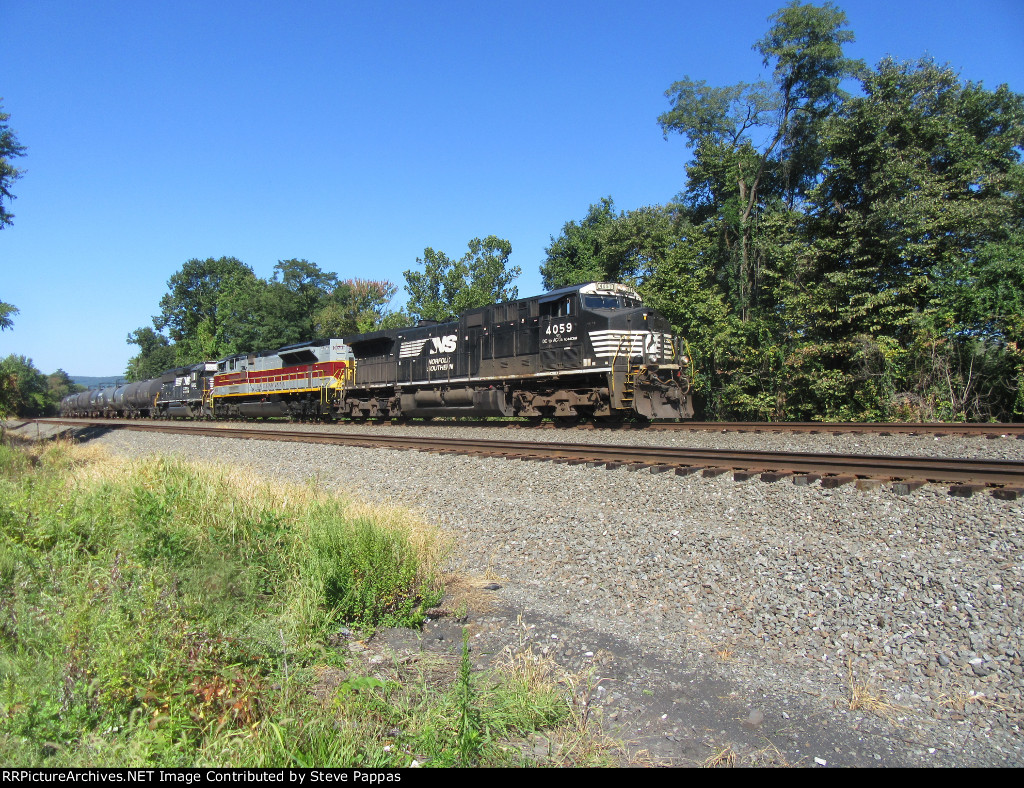 NS 4059 and 1074 take a manifest train East